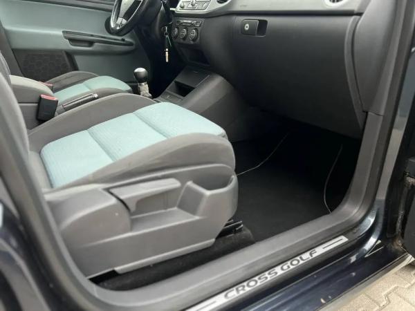 Zils Volkswagen Golf Plus 2007 Jēkabpils, ar dzinēja tilpumu 2.00 L un nobraukumu 222 tūkst. km par 3900 €, foto 8 vietnē AUTOMOTO.COM.LV