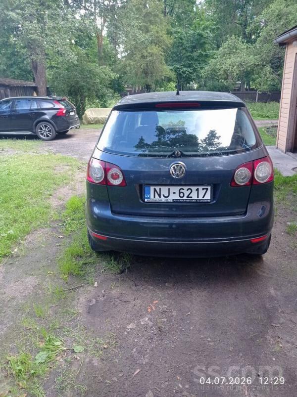 Blue Volkswagen Golf Plus 2007 in Riga, with an engine capacity of 1.90 L and mileage of 279 thousand km for 2200 €, photo 3 on AUTOMOTO.COM.LV