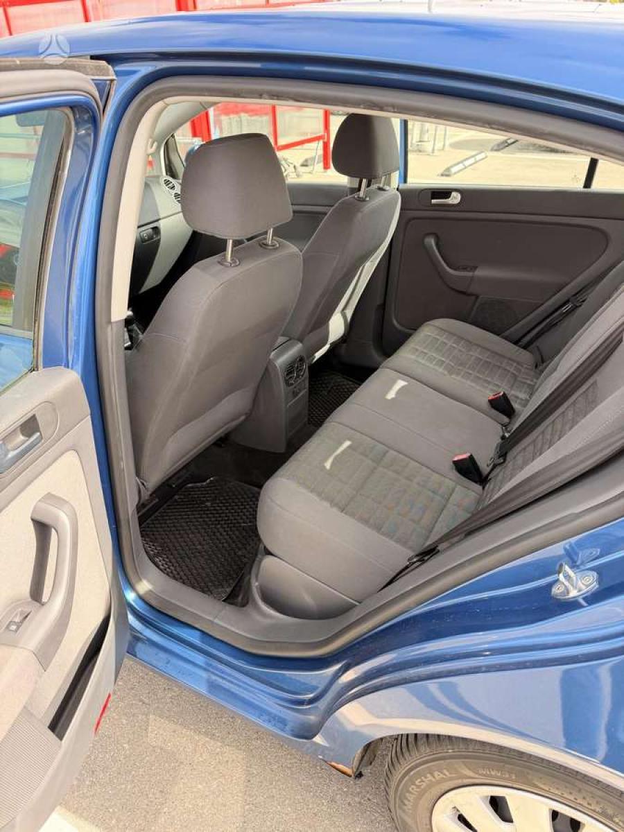 Zils Volkswagen Golf Plus 2007 Viļņa, ar dzinēja tilpumu 1.90 L un nobraukumu 327 tūkst. km par 2500 €, foto 8 vietnē AUTOMOTO.COM.LV