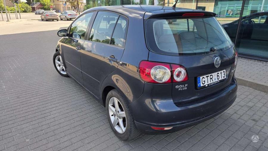 Blue Volkswagen Golf Plus 2007 in Utena, with an engine capacity of 1.97 L and mileage of 184 thousand km for 2150 €, photo 4 on AUTOMOTO.COM.LV