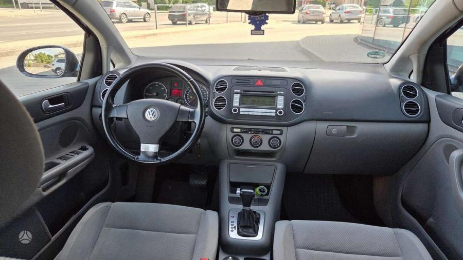 Blue Volkswagen Golf Plus 2007 in Utena, with an engine capacity of 1.97 L and mileage of 184 thousand km for 2150 €, photo 8 on AUTOMOTO.COM.LV
