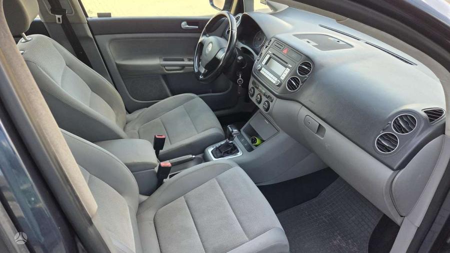 Blue Volkswagen Golf Plus 2007 in Utena, with an engine capacity of 1.97 L and mileage of 184 thousand km for 2150 €, photo 9 on AUTOMOTO.COM.LV