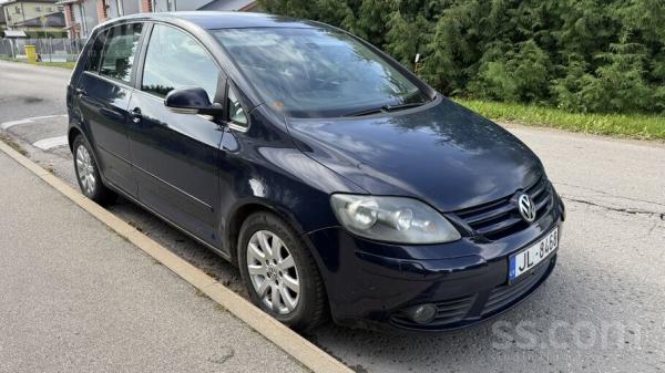 Zils Volkswagen Golf Plus 2007 Rīga, ar dzinēja tilpumu 2.00 L un nobraukumu 320 tūkst. km par 1550 €, foto 3 vietnē AUTOMOTO.COM.LV