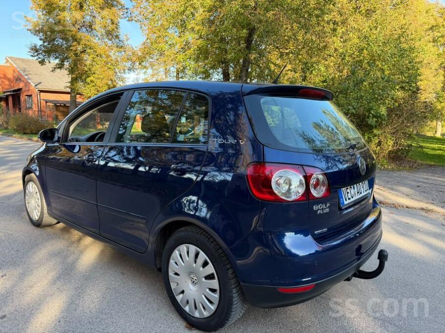 Blue Volkswagen Golf Plus 2007 in Daugavpils, with an engine capacity of 1.90 L and mileage of 200 thousand km for 3150 €, photo 8 on AUTOMOTO.COM.LV