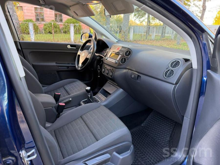 Blue Volkswagen Golf Plus 2007 in Daugavpils, with an engine capacity of 1.90 L and mileage of 200 thousand km for 3150 €, photo 16 on AUTOMOTO.COM.LV