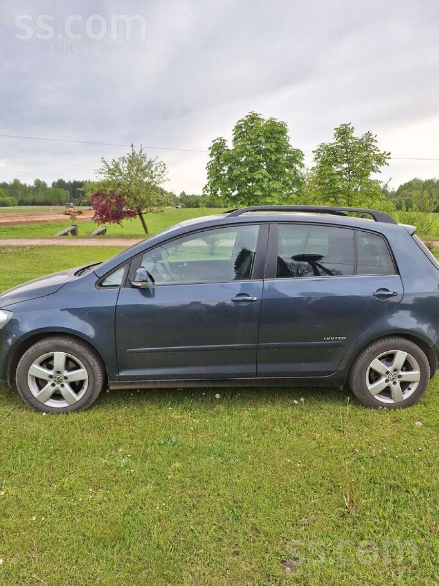 Zils Volkswagen Golf Plus 2008 Limbaži, ar dzinēja tilpumu 1.90 L un nobraukumu 195 tūkst. km par 2500 €, foto 1 vietnē AUTOMOTO.COM.LV