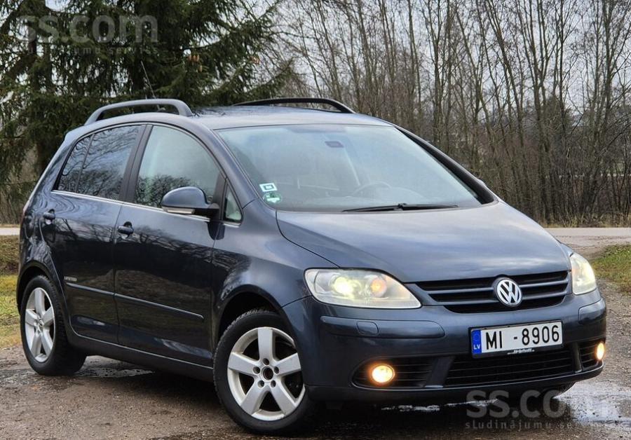 Blue Volkswagen Golf Plus 2008 in Preili, with an engine capacity of 2.00 L and mileage of 255 thousand km for 3790 €, photo 2 on AUTOMOTO.COM.LV