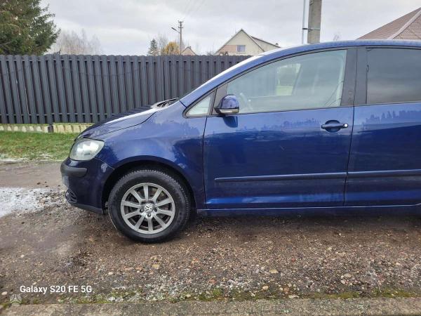 Blue Volkswagen Golf Plus 2008 in Vilkaviskis, with an engine capacity of 2.00 L and mileage of 338 thousand km for 1380 €, photo 4 on AUTOMOTO.COM.LV