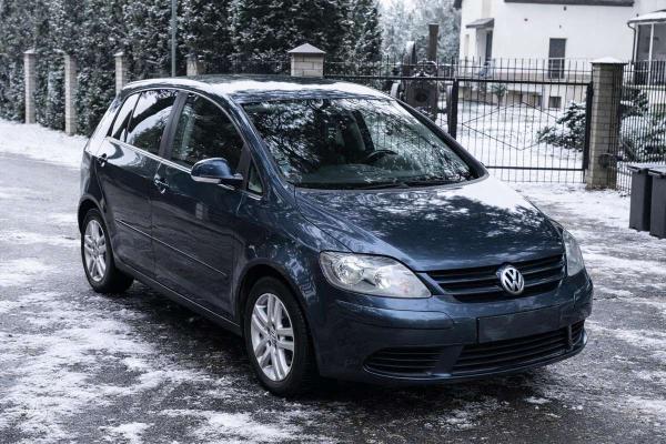 Zils Volkswagen Golf Plus 2008 Viļņa, ar dzinēja tilpumu 1.90 L un nobraukumu 244 tūkst. km par 3700 €, foto 4 vietnē AUTOMOTO.COM.LV