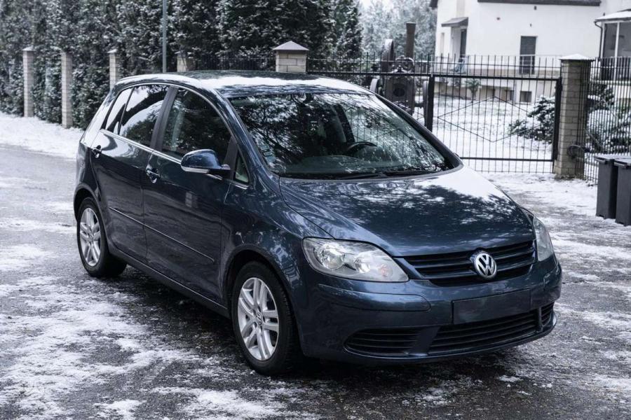 Blue Volkswagen Golf Plus 2008 in Vilnius, with an engine capacity of 1.90 L and mileage of 244 thousand km for 3700 €, photo 4 on AUTOMOTO.COM.LV