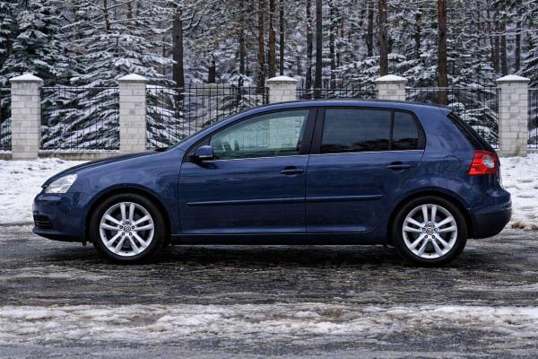 Zils Volkswagen Golf Plus 2008 Viļņa, ar dzinēja tilpumu 1.90 L un nobraukumu 244 tūkst. km par 3700 €, foto 9 vietnē AUTOMOTO.COM.LV