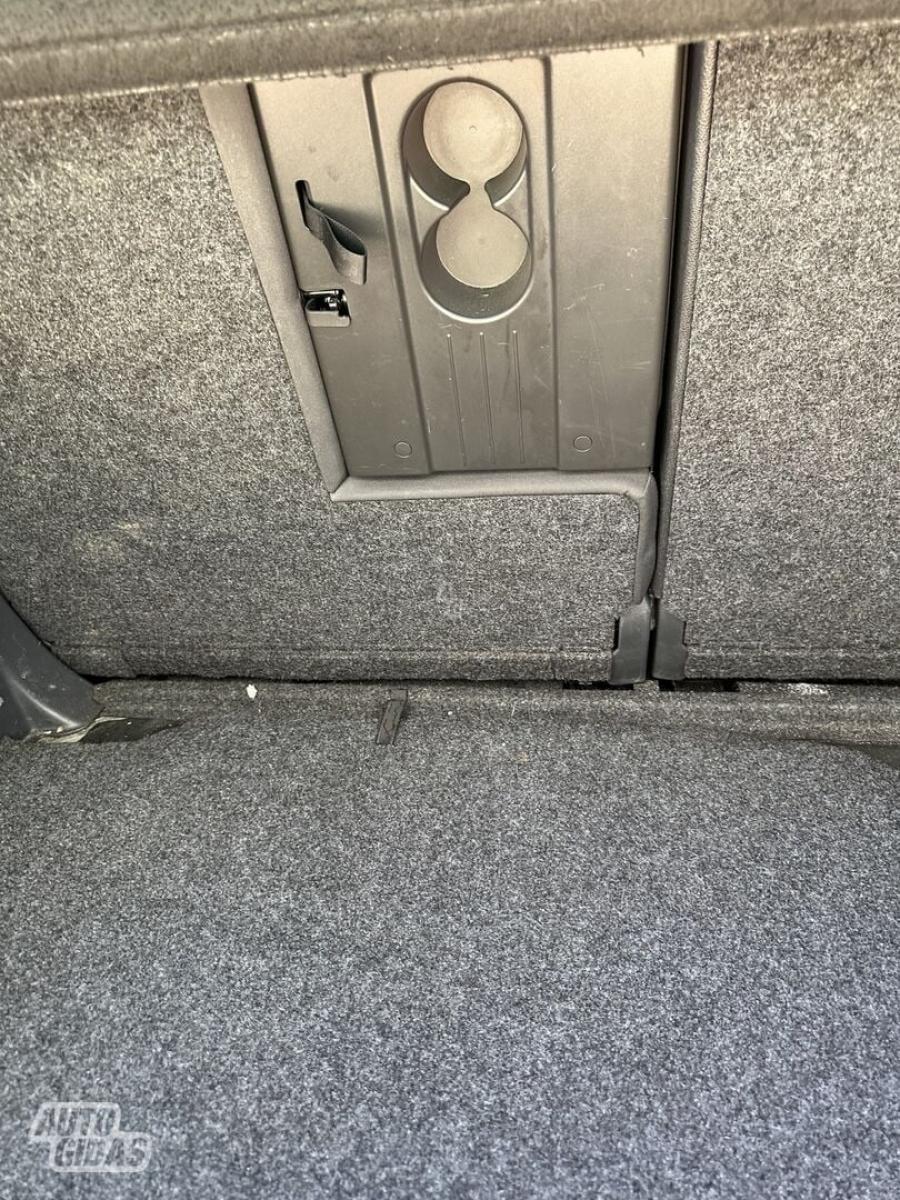 Zils Volkswagen Golf Plus 2008 Klaipėda, ar dzinēja tilpumu 1.90 L un nobraukumu 201 tūkst. km par 1950 €, foto 13 vietnē AUTOMOTO.COM.LV