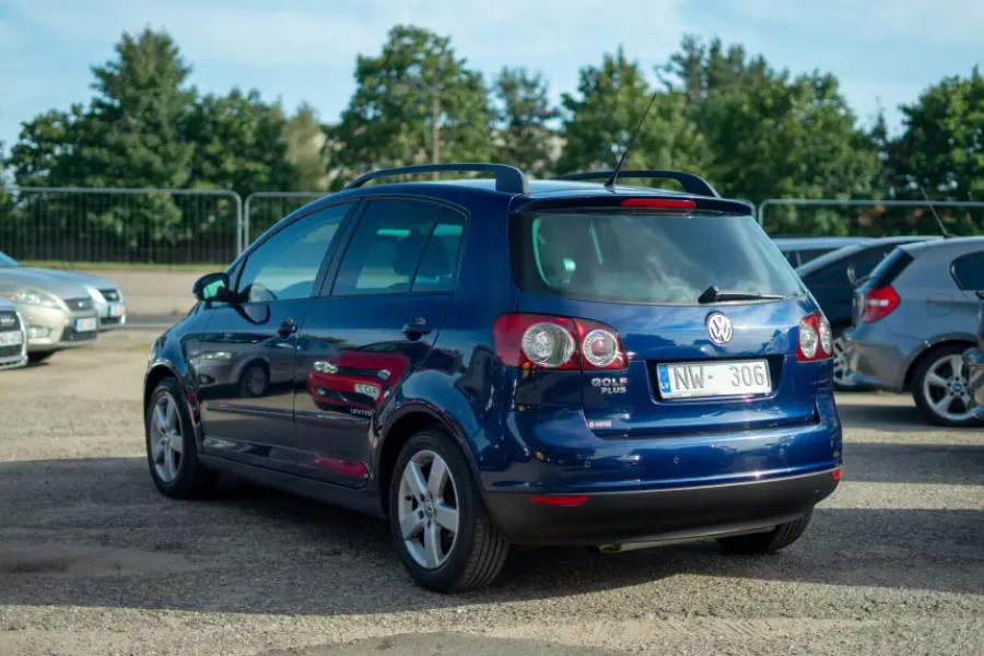 Blue Volkswagen Golf Plus 2008 in Liepaja, with an engine capacity of 1.40 L and mileage of 252 thousand km for 4500 €, photo 3 on AUTOMOTO.COM.LV