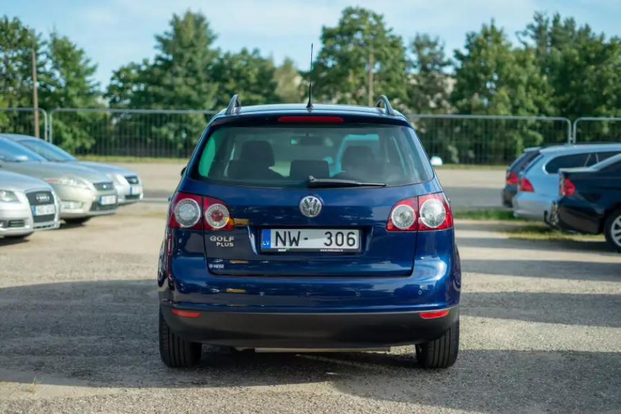 Blue Volkswagen Golf Plus 2008 in Liepaja, with an engine capacity of 1.40 L and mileage of 252 thousand km for 4500 €, photo 4 on AUTOMOTO.COM.LV