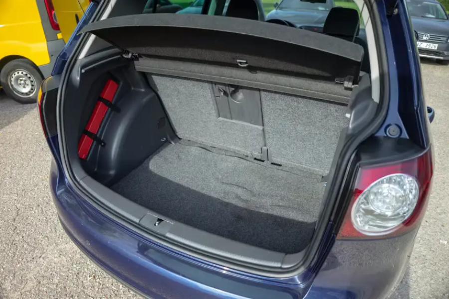 Blue Volkswagen Golf Plus 2008 in Liepaja, with an engine capacity of 1.40 L and mileage of 252 thousand km for 4500 €, photo 12 on AUTOMOTO.COM.LV