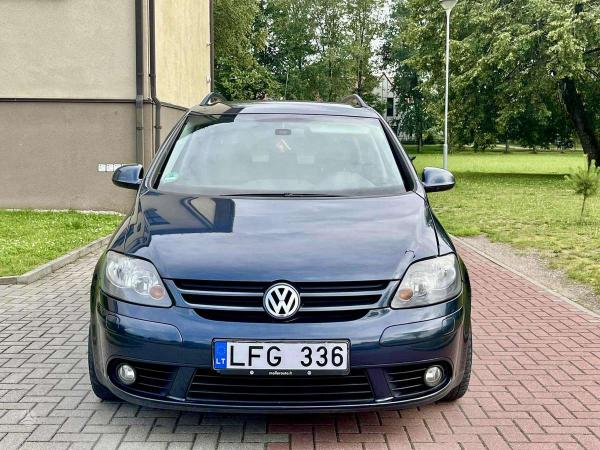 Blue Volkswagen Golf Plus 2008 in Silute, with an engine capacity of 1.90 L and mileage of 304 thousand km for 2150 €, photo 3 on AUTOMOTO.COM.LV