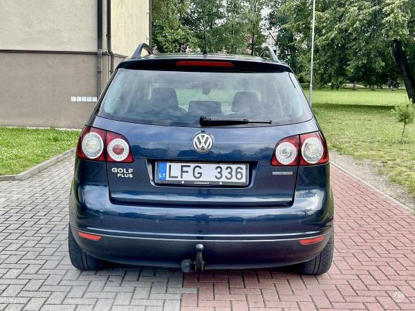 Blue Volkswagen Golf Plus 2008 in Silute, with an engine capacity of 1.90 L and mileage of 304 thousand km for 2150 €, photo 4 on AUTOMOTO.COM.LV