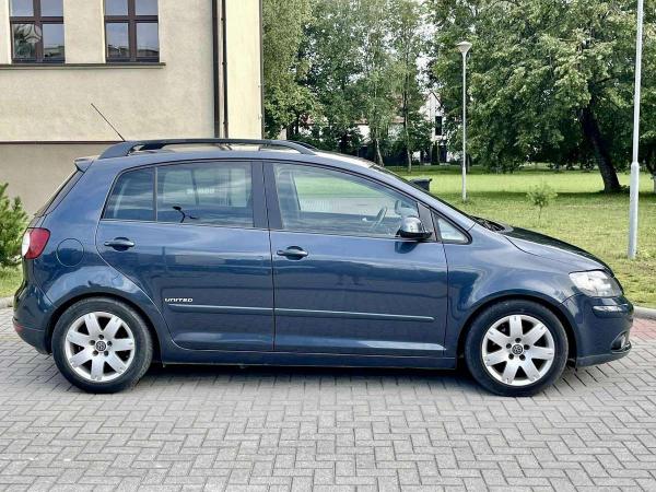 Blue Volkswagen Golf Plus 2008 in Silute, with an engine capacity of 1.90 L and mileage of 304 thousand km for 2150 €, photo 8 on AUTOMOTO.COM.LV