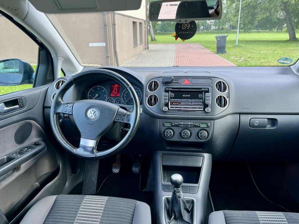 Blue Volkswagen Golf Plus 2008 in Silute, with an engine capacity of 1.90 L and mileage of 304 thousand km for 2150 €, photo 9 on AUTOMOTO.COM.LV