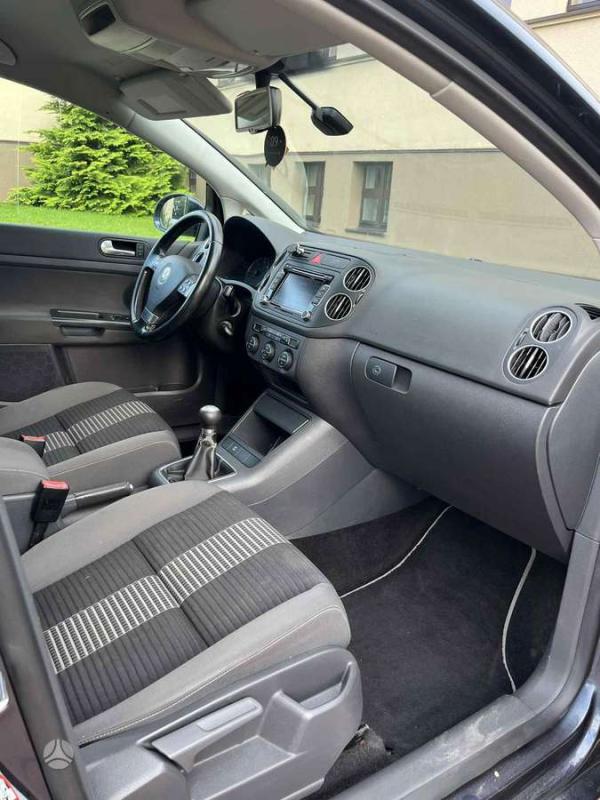 Blue Volkswagen Golf Plus 2008 in Silute, with an engine capacity of 1.90 L and mileage of 304 thousand km for 2150 €, photo 10 on AUTOMOTO.COM.LV