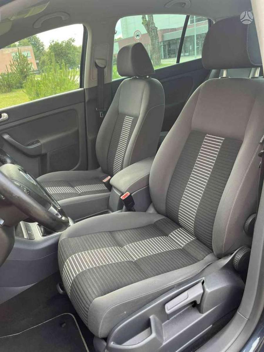 Blue Volkswagen Golf Plus 2008 in Silute, with an engine capacity of 1.90 L and mileage of 304 thousand km for 2150 €, photo 12 on AUTOMOTO.COM.LV