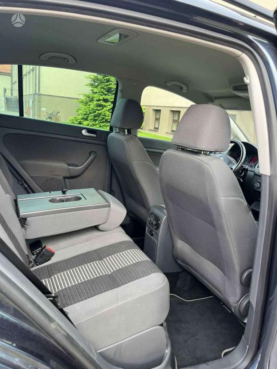 Blue Volkswagen Golf Plus 2008 in Silute, with an engine capacity of 1.90 L and mileage of 304 thousand km for 2150 €, photo 13 on AUTOMOTO.COM.LV