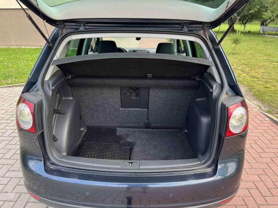 Blue Volkswagen Golf Plus 2008 in Silute, with an engine capacity of 1.90 L and mileage of 304 thousand km for 2150 €, photo 15 on AUTOMOTO.COM.LV