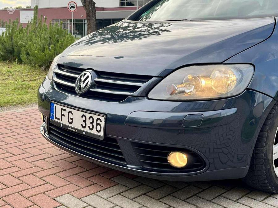 Blue Volkswagen Golf Plus 2008 in Silute, with an engine capacity of 1.90 L and mileage of 304 thousand km for 2150 €, photo 17 on AUTOMOTO.COM.LV
