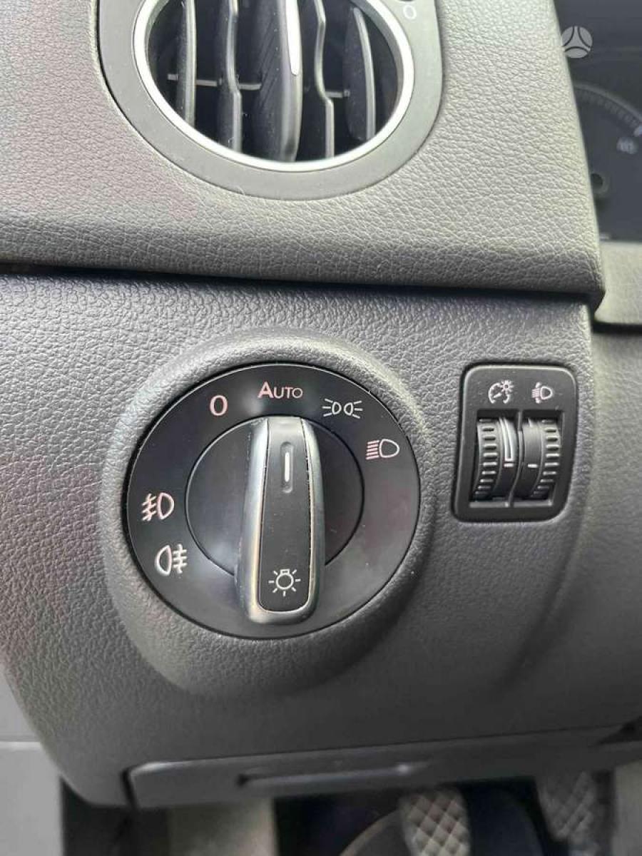 Blue Volkswagen Golf Plus 2008 in Silute, with an engine capacity of 1.90 L and mileage of 304 thousand km for 2150 €, photo 24 on AUTOMOTO.COM.LV