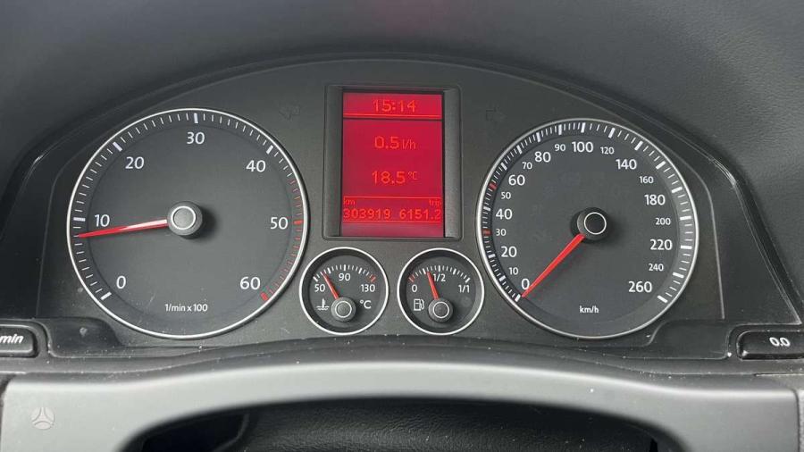 Blue Volkswagen Golf Plus 2008 in Silute, with an engine capacity of 1.90 L and mileage of 304 thousand km for 2150 €, photo 27 on AUTOMOTO.COM.LV