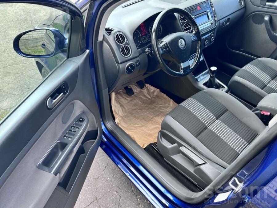 Zils Volkswagen Golf Plus 2008 Daugavpils, ar dzinēja tilpumu 1.90 L un nobraukumu 265 tūkst. km par 3249 €, foto 14 vietnē AUTOMOTO.COM.LV