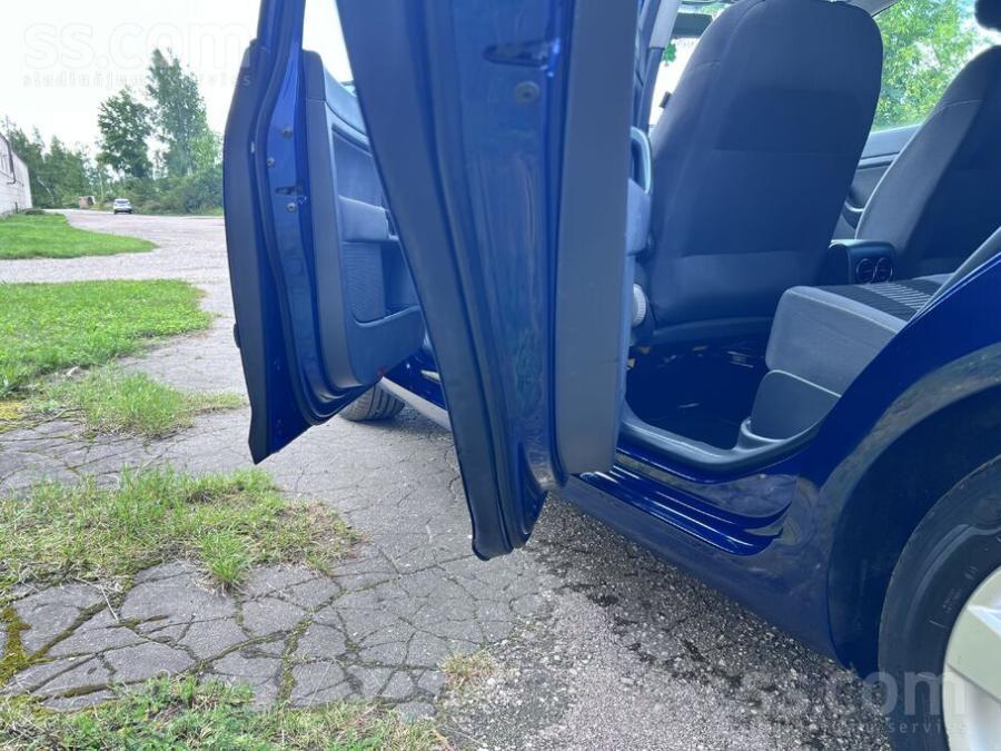 Zils Volkswagen Golf Plus 2008 Daugavpils, ar dzinēja tilpumu 1.90 L un nobraukumu 265 tūkst. km par 3249 €, foto 21 vietnē AUTOMOTO.COM.LV