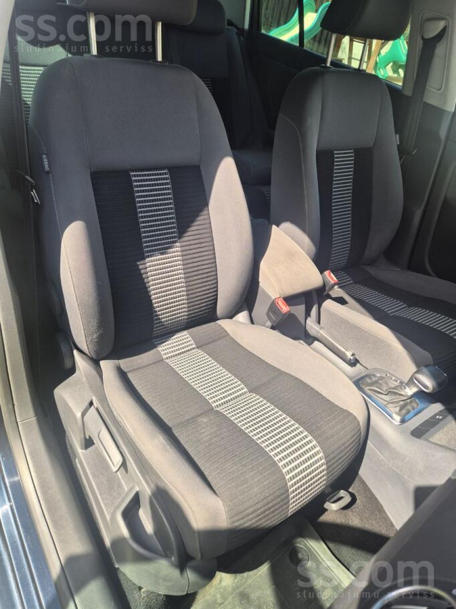 Zils Volkswagen Golf Plus 2008 Liepāja, ar dzinēja tilpumu 1.40 L un nobraukumu 158 tūkst. km par 3200 €, foto 9 vietnē AUTOMOTO.COM.LV