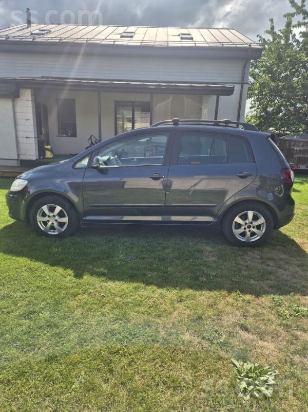 Zils Volkswagen Golf Plus 2008 Liepāja, ar dzinēja tilpumu 1.40 L un nobraukumu 158 tūkst. km par 3200 €, foto 5 vietnē AUTOMOTO.COM.LV