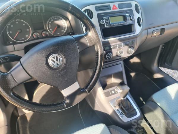 Volkswagen Golf Plus 2008 Cēsis vietnē Zils Volkswagen Golf Plus 2008 Cēsis, ar dzinēja tilpumu 1.90 L un nobraukumu 256 tūkst. km par 1750 €, foto 7 vietnē AUTOMOTO.COM.LV