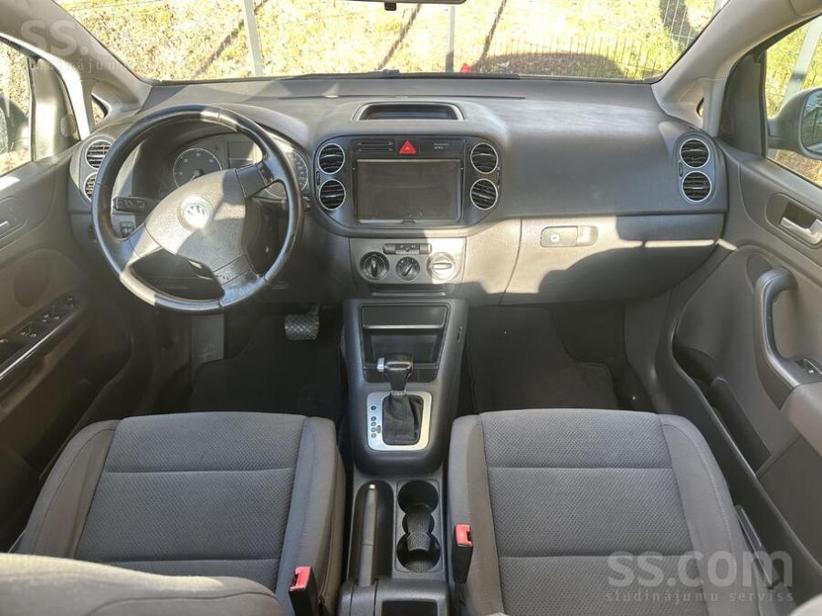 Blue Volkswagen Golf Plus 2008 in Cesis, with an engine capacity of 1.90 L and mileage of 0 thousand km for 2800 €, photo 6 on AUTOMOTO.COM.LV