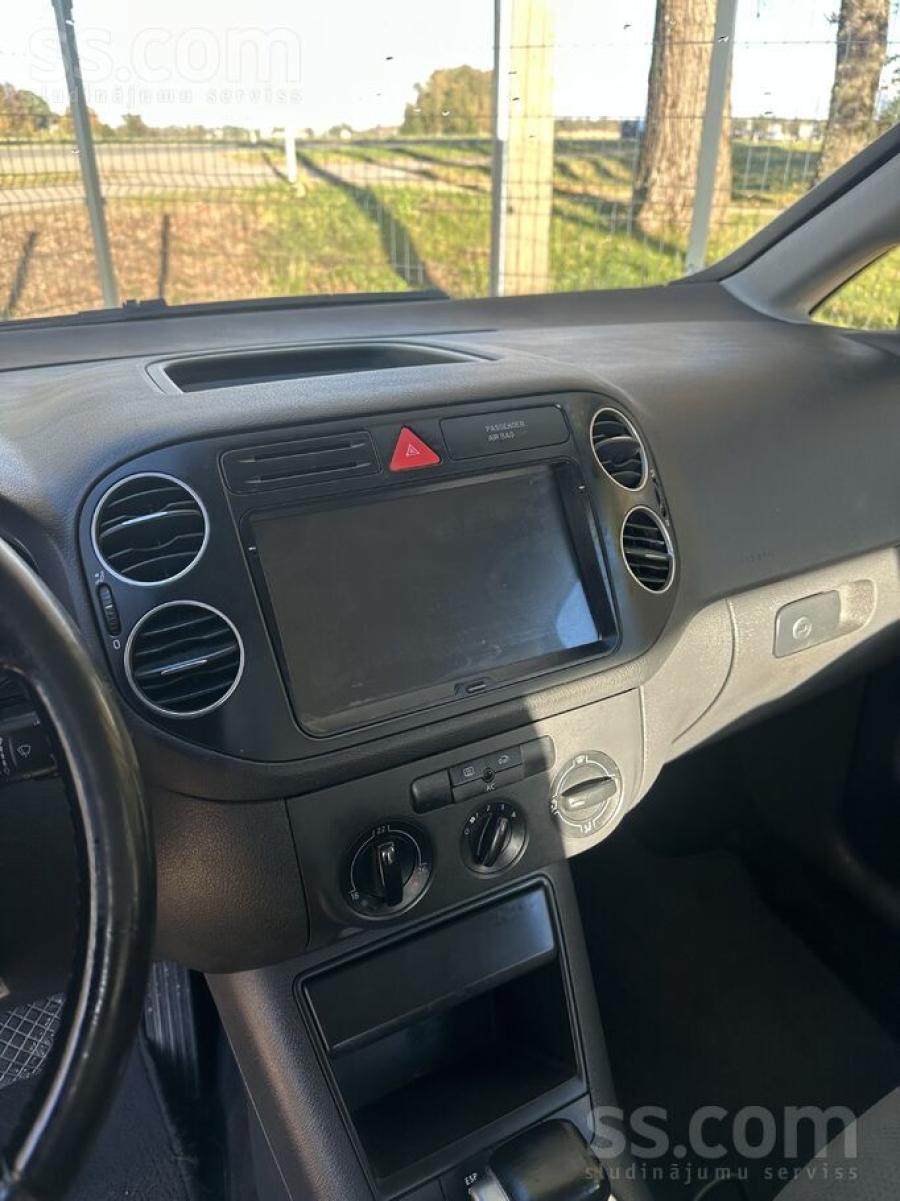 Blue Volkswagen Golf Plus 2008 in Cesis, with an engine capacity of 1.90 L and mileage of 0 thousand km for 2800 €, photo 9 on AUTOMOTO.COM.LV