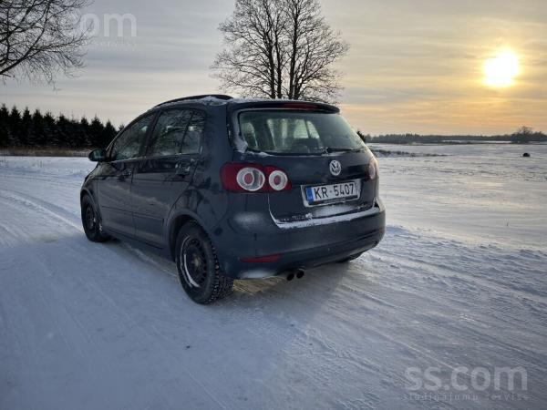 Blue Volkswagen Golf Plus 2009 in Kuldiga, with an engine capacity of 2.00 L and mileage of 305 thousand km for 2990 €, photo 1 on AUTOMOTO.COM.LV