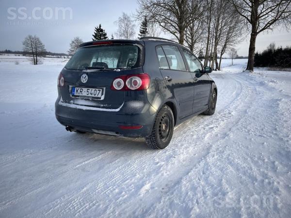 Blue Volkswagen Golf Plus 2009 in Kuldiga, with an engine capacity of 2.00 L and mileage of 305 thousand km for 2990 €, photo 2 on AUTOMOTO.COM.LV