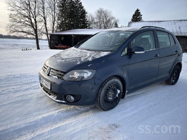 Blue Volkswagen Golf Plus 2009 in Kuldiga, with an engine capacity of 2.00 L and mileage of 305 thousand km for 2990 €, photo 4 on AUTOMOTO.COM.LV