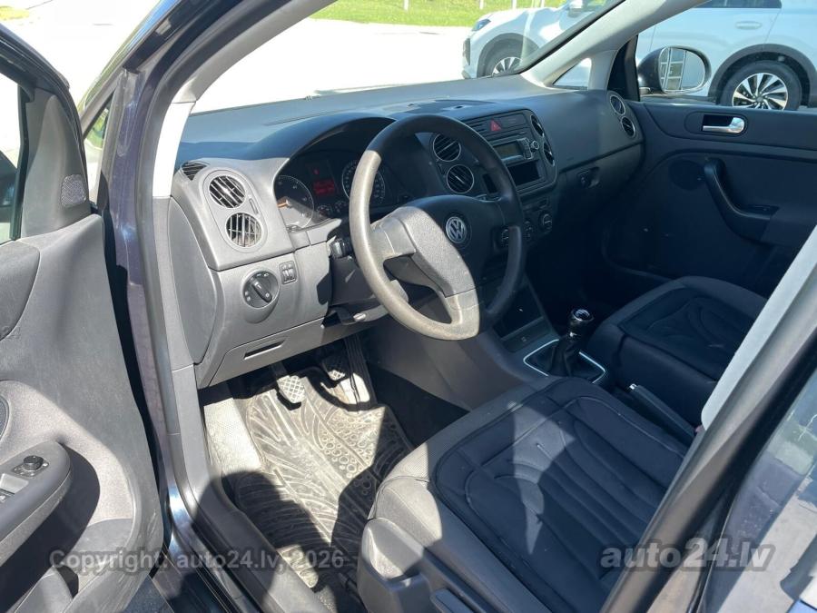 Blue Volkswagen Golf Plus 2009 in Johvi, with an engine capacity of 1.90 L and mileage of 185 thousand km for 2200 €, photo 10 on AUTOMOTO.COM.LV