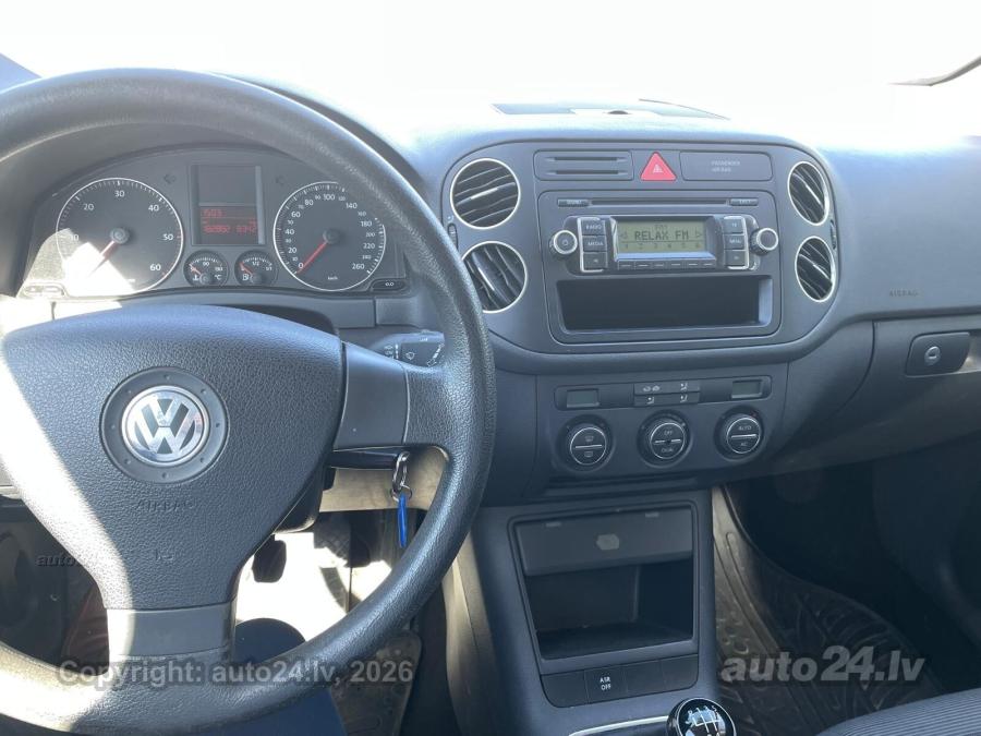 Blue Volkswagen Golf Plus 2009 in Johvi, with an engine capacity of 1.90 L and mileage of 185 thousand km for 2200 €, photo 12 on AUTOMOTO.COM.LV