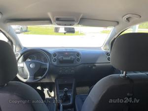 Blue Volkswagen Golf Plus 2009 in Johvi, with an engine capacity of 1.90 L and mileage of 185 thousand km for 2200 €, photo 14 on AUTOMOTO.COM.LV