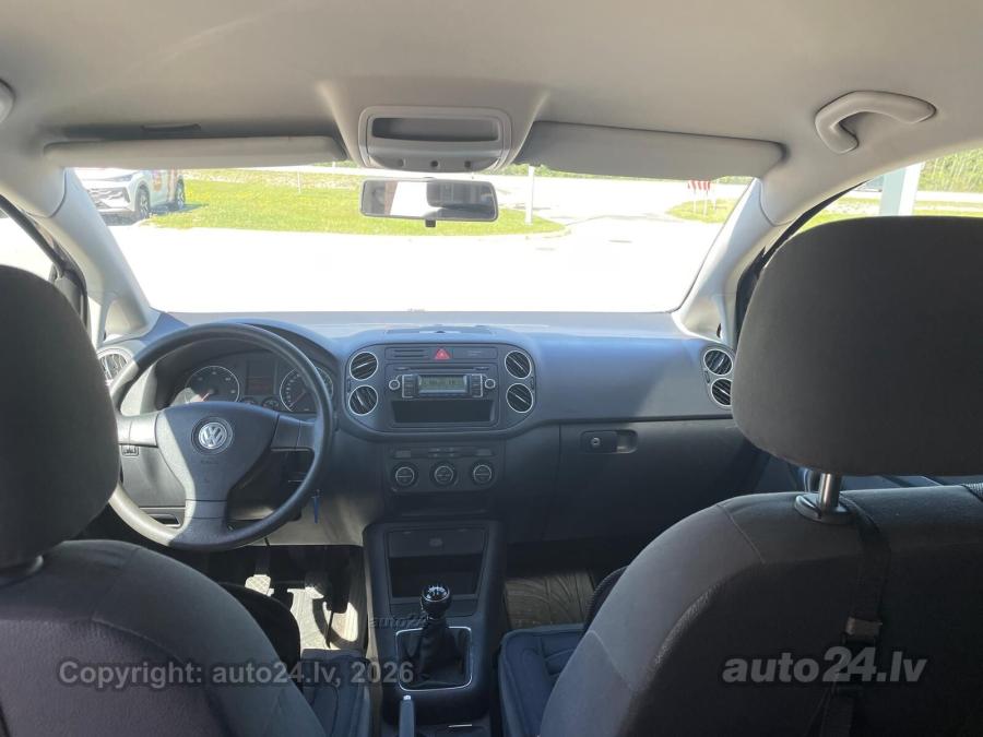 Blue Volkswagen Golf Plus 2009 in Johvi, with an engine capacity of 1.90 L and mileage of 185 thousand km for 2200 €, photo 14 on AUTOMOTO.COM.LV