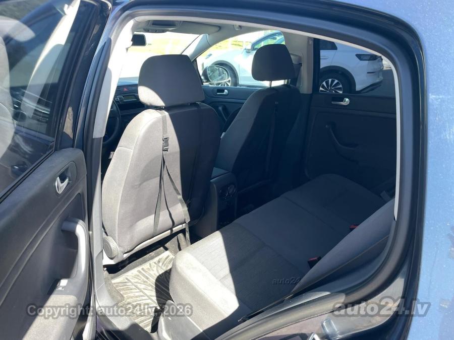 Blue Volkswagen Golf Plus 2009 in Johvi, with an engine capacity of 1.90 L and mileage of 185 thousand km for 2200 €, photo 15 on AUTOMOTO.COM.LV