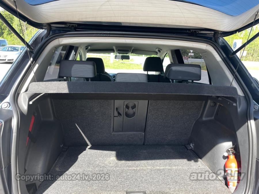 Blue Volkswagen Golf Plus 2009 in Johvi, with an engine capacity of 1.90 L and mileage of 185 thousand km for 2200 €, photo 16 on AUTOMOTO.COM.LV