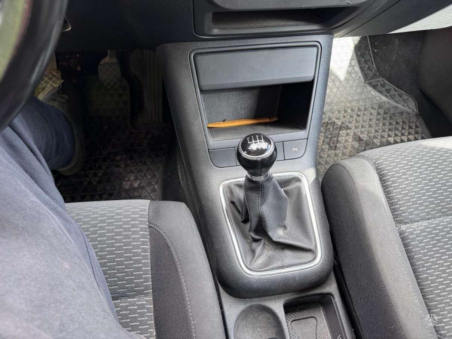 Blue Volkswagen Golf Plus 2009 in Kaunas, with an engine capacity of 1.39 L and mileage of 204 thousand km for 3500 €, photo 12 on AUTOMOTO.COM.LV