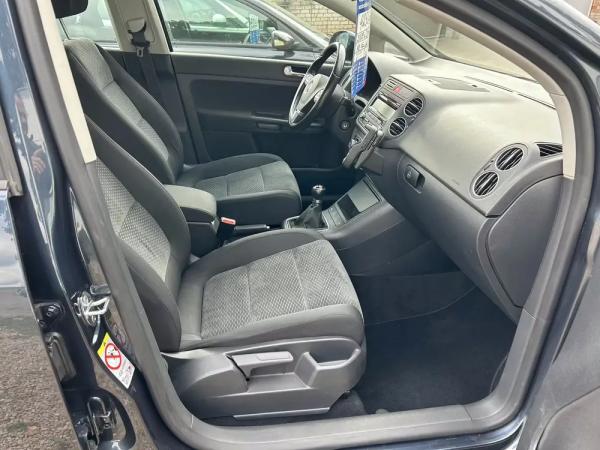 Zils Volkswagen Golf Plus 2009 Limbaži, ar dzinēja tilpumu 2.00 L un nobraukumu 327 tūkst. km par 4250 €, foto 8 vietnē AUTOMOTO.COM.LV