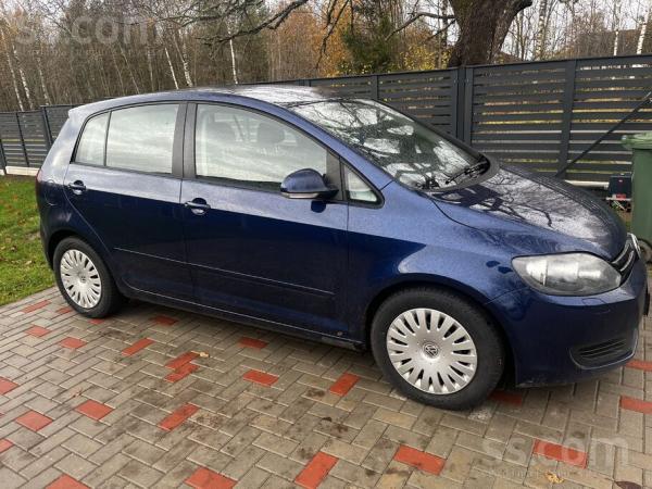 Blue Volkswagen Golf Plus 2009 in Riga, with an engine capacity of 2.00 L and mileage of 296 thousand km for 1850 €, photo 3 on AUTOMOTO.COM.LV