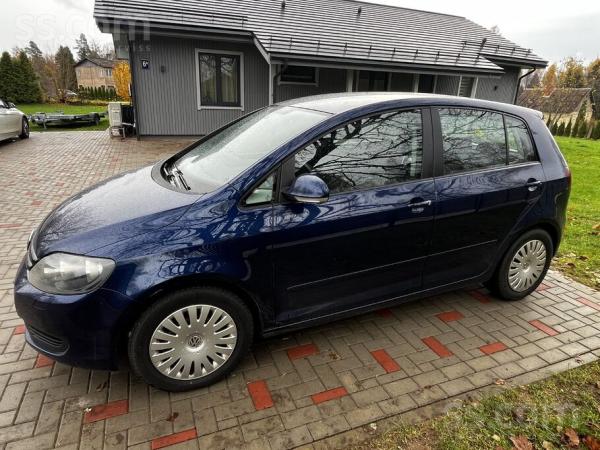 Blue Volkswagen Golf Plus 2009 in Riga, with an engine capacity of 2.00 L and mileage of 296 thousand km for 1850 €, photo 7 on AUTOMOTO.COM.LV